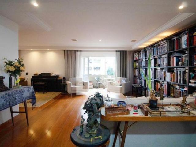 Apartamento à Venda Paraíso, 4 Quartos, 300 m2