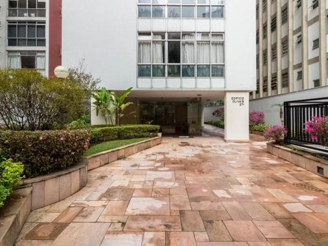 Apartamento à venda, possui 267m² com 3 suítes e 2 vagas SP