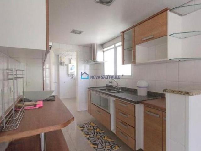 Apartamento à venda, possui 3 quartos, suíte e 2 vagas próximo ao metrô Praça da Árvore!