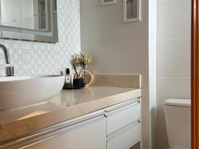 Apartamento à venda PORTEIRA FECHADA com 3 dormitórios, sendo 1 suíte, 3 banheiros, 3 vagas de gar