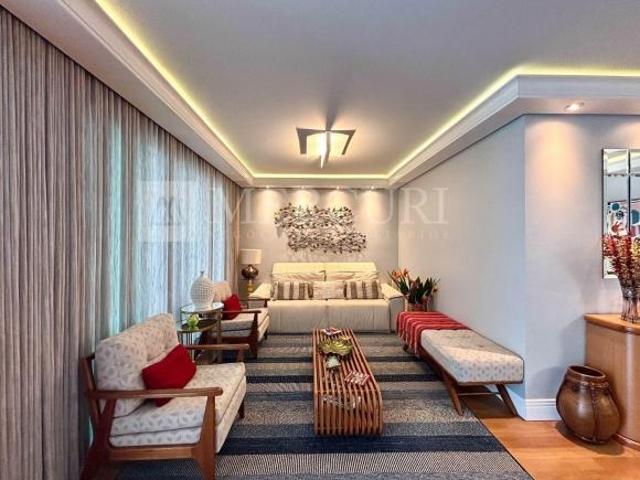 Apartamento à venda, Praia da Enseada, 3 Suíte e Varanda Gourmet com Vista Panorâmica para o Mar M