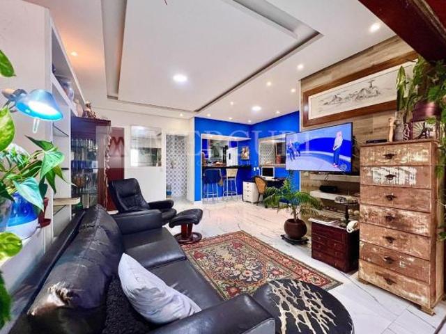 Apartamento à venda, Praia da Enseada, 2 Quartos, sendo 1 Suíte e Varanda Mercuri Imóveis Imobil
