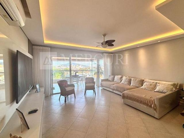 Apartamento à venda, Praia da Enseada, 4 Quartos, sendo 2 Suítes e Varanda Gourmet Mercuri Imóveis