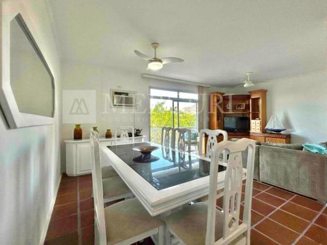 Apartamento à venda, Praia da Enseada, Espaçoso, 2 Quartos e Sacada Mercuri Imóveis Imobiliária