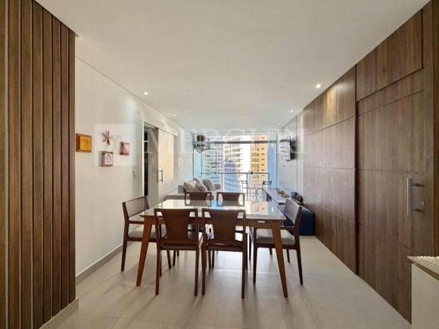 Apartamento à venda, Praia da Pitangueiras, 3 Quartos, sendo 2 Suítes e Sacada com Vista para o Mar