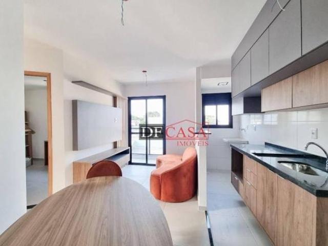Apartamento a venda próximo ao Metrô Guilhermina com 2 dormitórios e sacada