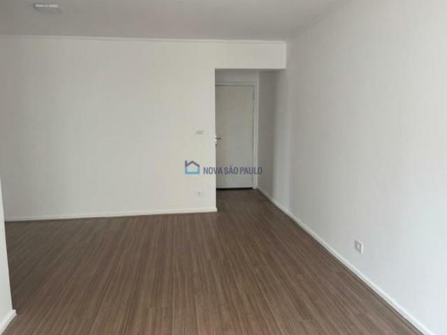 Apartamento à venda próximo ao metrô Santos Imigrantes