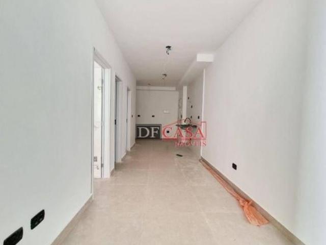 Apartamento a venda próximo ao metrô Patriarca com 2 dormitórios e quintal