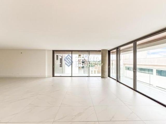 Apartamento a venda próximo ao Museu Oscar Niemeyer 3 Suítes 3 Vagas de garagem