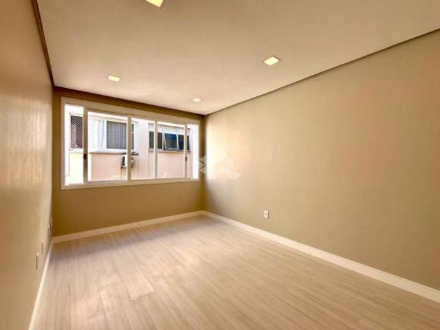 Apartamento REFORMADO à venda com 2 dormitórios, sala, 2 banheiros, cozinha e ár