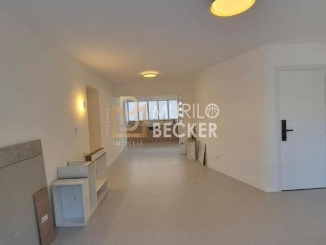 Apartamento à Venda reformado com 3 quartos, 2 suítes no Bairro Vila Adyana