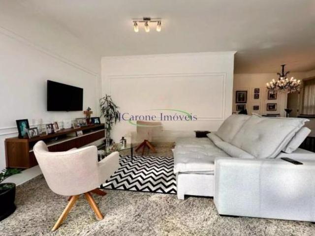 Apartamento a venda reformado com 2 suítes e 2 vagas a 4 quadras da Praia do Embaré em Santos / SP