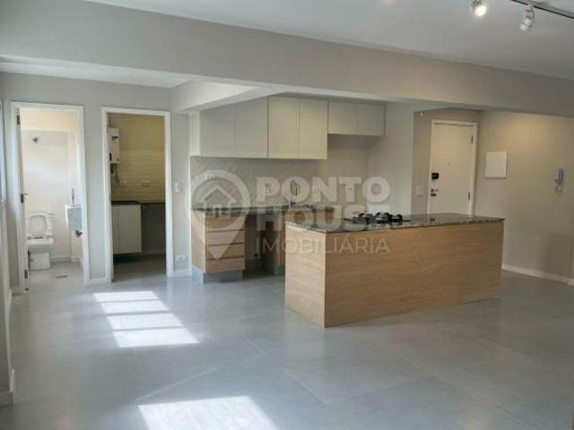 Apartamento à venda reformado de 85m² com 2 dormitórios, 01 em Moema