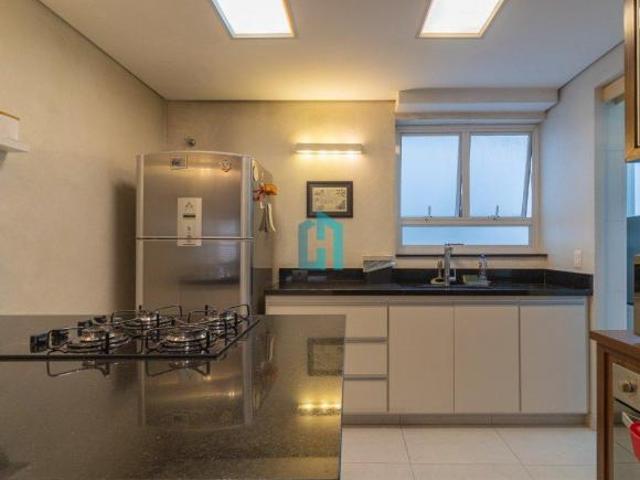 Apartamento a venda reformado no Itaim Bibi com 2 dorm, sem vaga de garagem