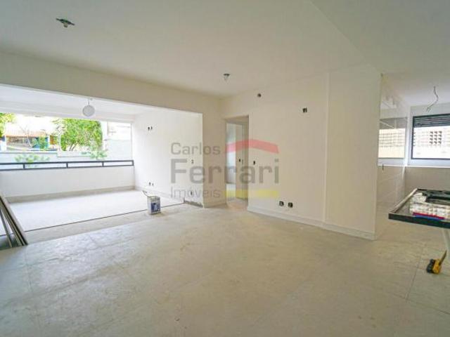 Apartamento à venda Santa Teresinha. 2 quartos, 1 suíte, 2 vagas e varanda!