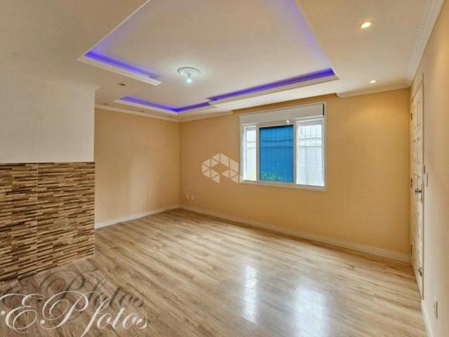 Apartamento à venda semimobiliado com pátio 2 quartos/dormitorios, suite, vaga de garagem, Santa Mar