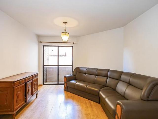 Apartamento à venda semimobiliado de 2 quartos no Bacacheri