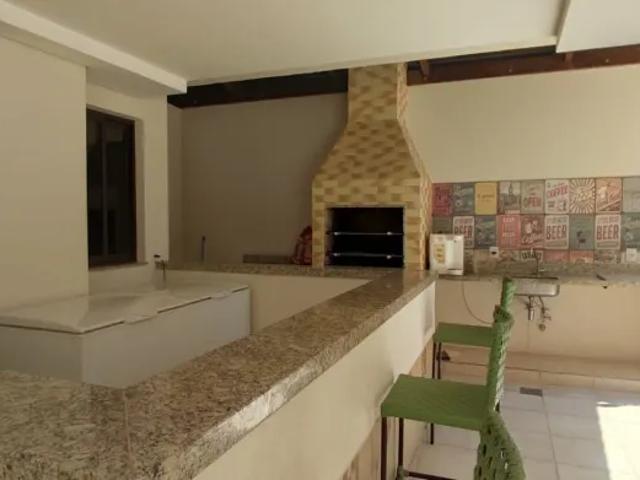 Apartamento à venda, com 3 quartos, sendo uma suíte plena e 2 tipo americana, 2 vagas e escaninho