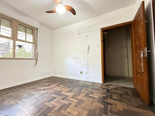 Apartamento à venda, térreo, 2 dormitórios, vaga rotativa, bairro Santo Antônio, Porto Alegre/RS