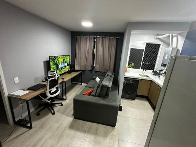 Apartamento à venda,todo reformado,lazer,onibus para regiões,A 1,8KM dos metrors,Cambuci, São Paulo