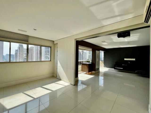 Apartamento à venda, um apartamento por andar. Com vista indevassada. Campo Belo, São Paulo, SP