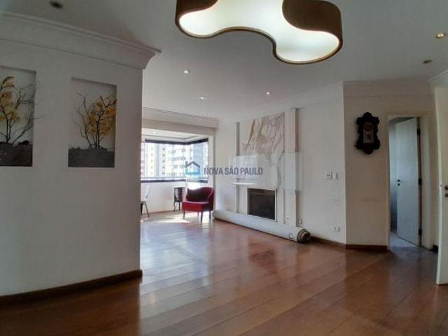 Apartamento a venda Vila Mariana. 3 quartos. Suíte. 2 vagas e depósito. Lazer
