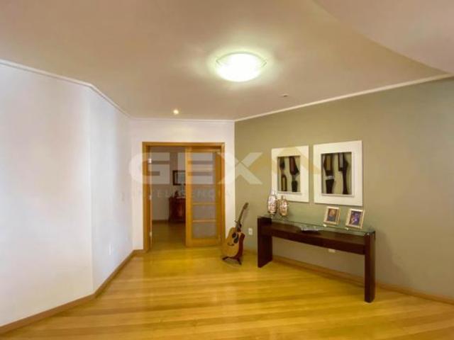 Apartamento à Venda 04 quartos 5 banheiros no Centro de Divinópolis MG