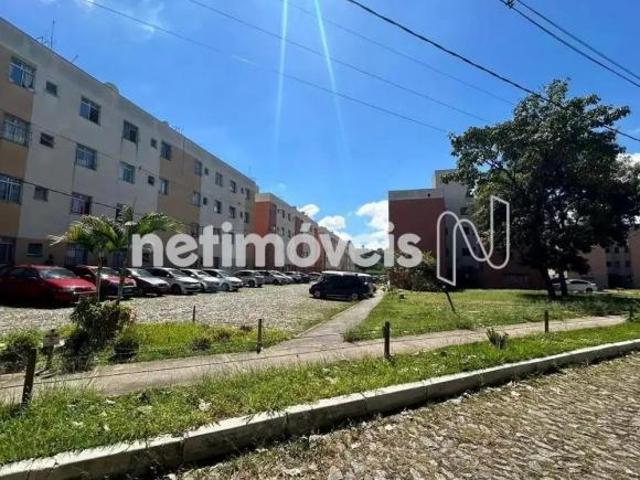 Apartamento á venda 02 quartos no Camargos