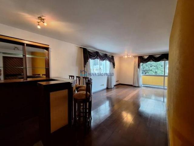 Apartamento à venda, 168m², 4 quartos, 1 suíte, 2 vagas, a 100m da Estação Campo Belo do Metro