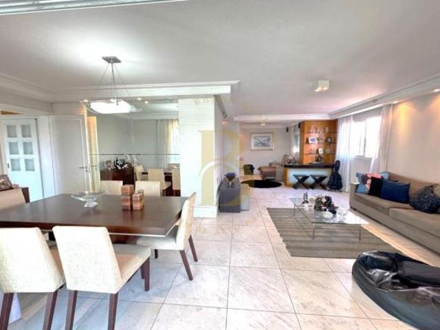 Apartamento á venda, 177m2, 03 quartos e 04 vagas, andar alto no Campo Belo