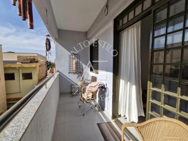 Apartamento a venda 112 m² no bairro Jardim Irajá próximo à av. João Fiúsa