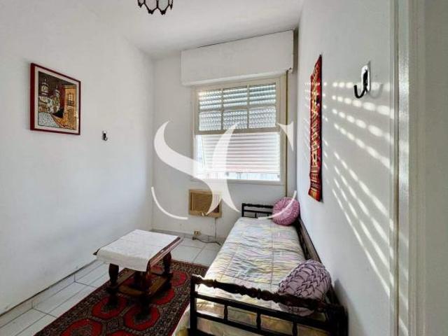 Apartamento à venda, 1 dormitório em frente à praia do Embaré Santos