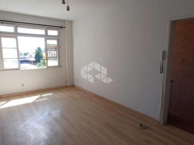 Apartamento à venda, 1 dormitórios e elevador no bairro Floresta Porto Alegre/RS