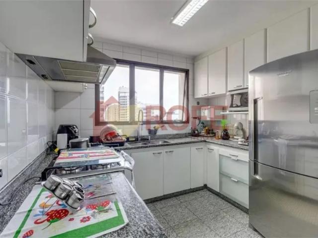 Apartamento à Venda | 240 m² l Rua Édson | Campo Belo | 3 Vagas + Depósito