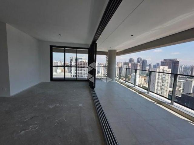 Apartamento à Venda 24º Andar com 4 Quartos sendo 2 Suítes e 2 Vagas de Garagem