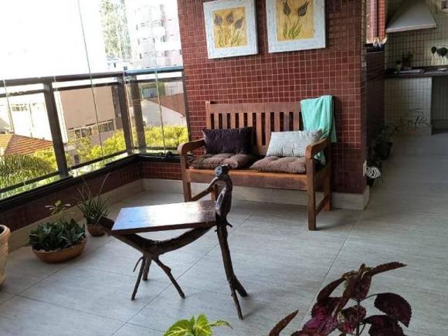 Apartamento à venda 208m2.Dois quarteirão do metro Sta Cruz