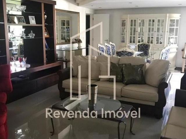 Apartamento a venda 227m² sendo 5 dormitórios, 1 suíte 4 banheiros 3 vagas Condo