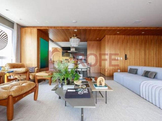 Apartamento Alto Padrão no Brooklin | 225 m² | 3 Suítes | 4 Vagas | Andar Alto