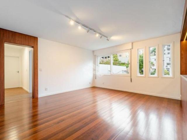 Apartamento à venda, 2 dormitórios 1 suíte, 1 vaga de garagem bairro Moinhos de Vento Porto Al