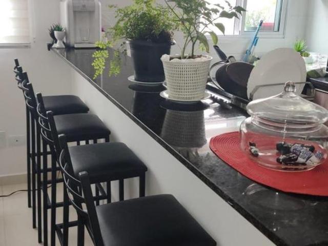 Apartamento á venda 2 dormitórios 2 vagas de garagem Vila Gilda Santo.