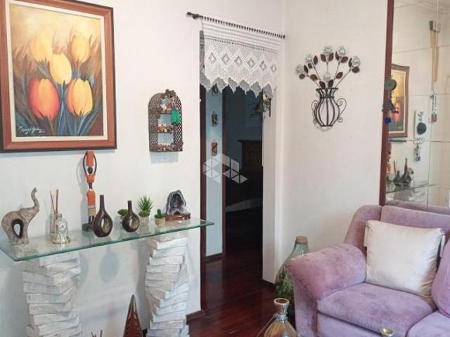Apartamento à venda, 2 dormitórios, com sacada no bairro Centro Histórico Porto Alegre/RS