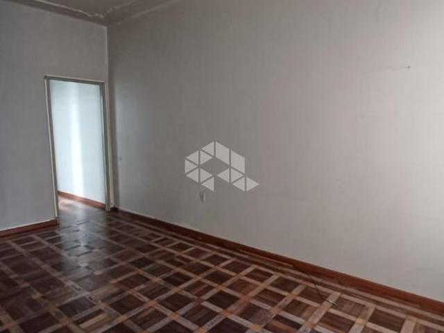 Apartamento à venda 2 dormitórios com sacada no Centro Histórico de Porto Alegre/ RS