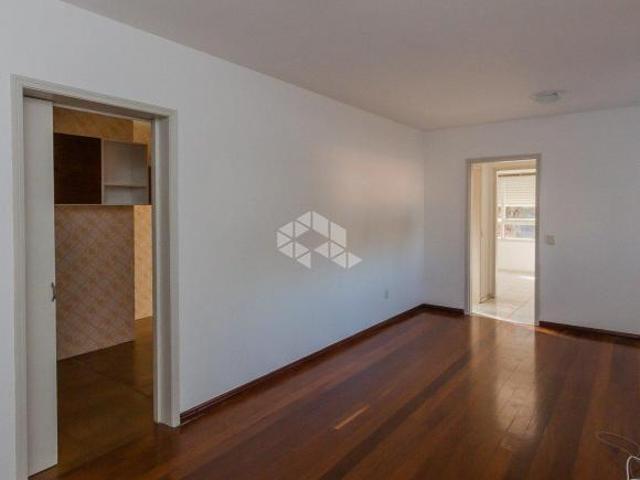 Apartamento á venda, 2 dormitórios com 1 vaga de garagem no bairro Petrópolis/ Porto Alegre