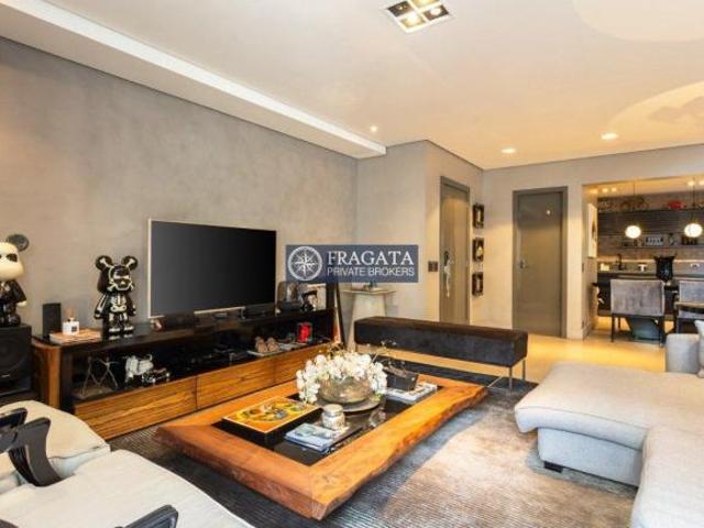 Apartamento à venda 2 dormitórios e 2 suites 2 vagas 163m². Moema SP