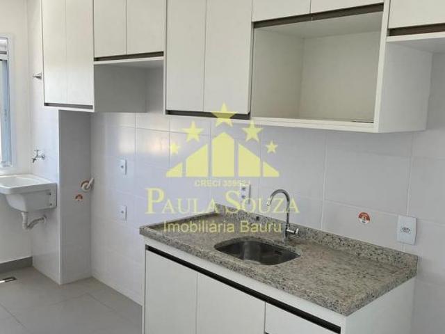 Apartamento à venda, 2 dormitórios sendo 1 suíte, blindex nos banheiros, 1 vaga, área de lazer compl
