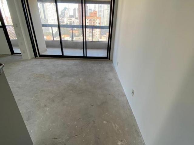 Apartamento à venda – 2 dormitórios, suíte, sacada envidraçada e depósito – I.
