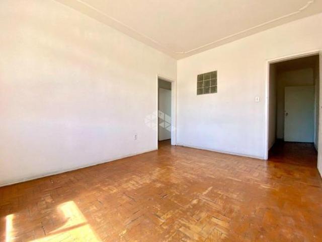 Apartamento à venda 2 quartos, 2 banheiros no bairro Vila Ipiranga em Porto Alegre