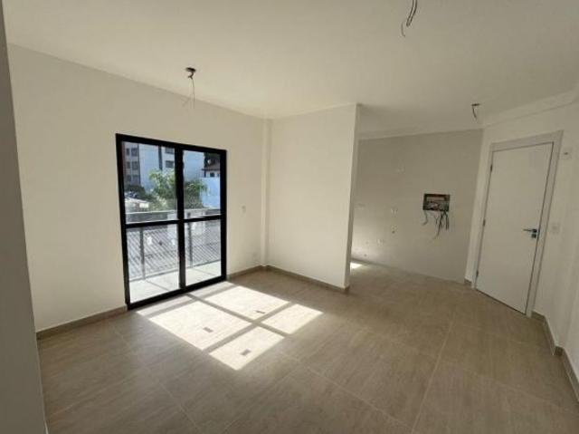 Apartamento à Venda 2 Quartos com suite na divisa do bairro Batel/agua verde