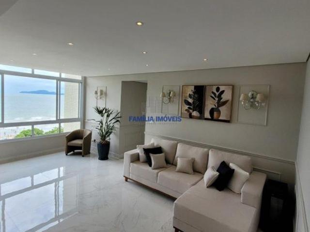 Apartamento à venda, 2 quartos com vista para o mar em Santos/SP