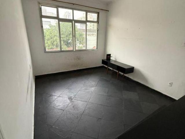 Apartamento á venda 2 Quartos de Frente com Varanda
